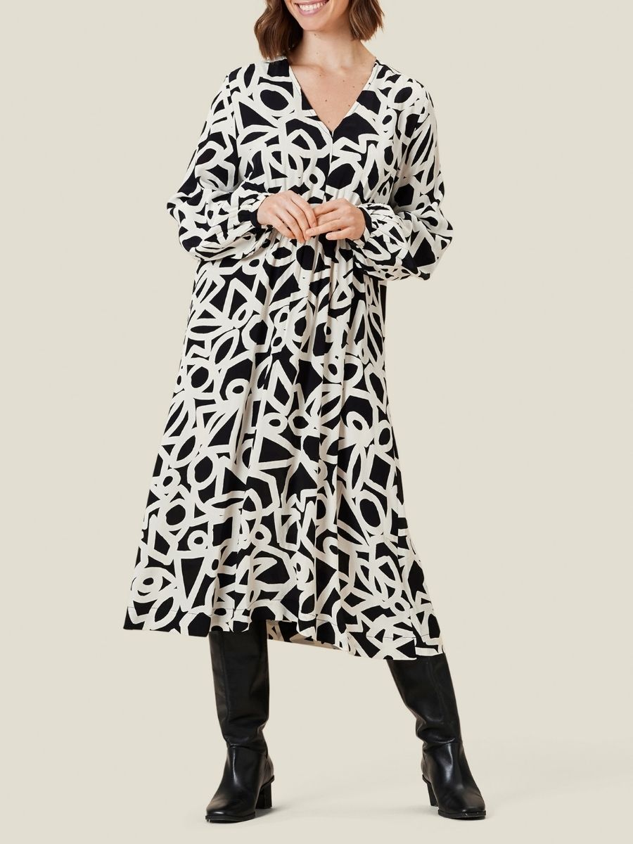 Masai Kjole Nyma - Black ♥ Se alle vores elegante kjoler fra Masai her.