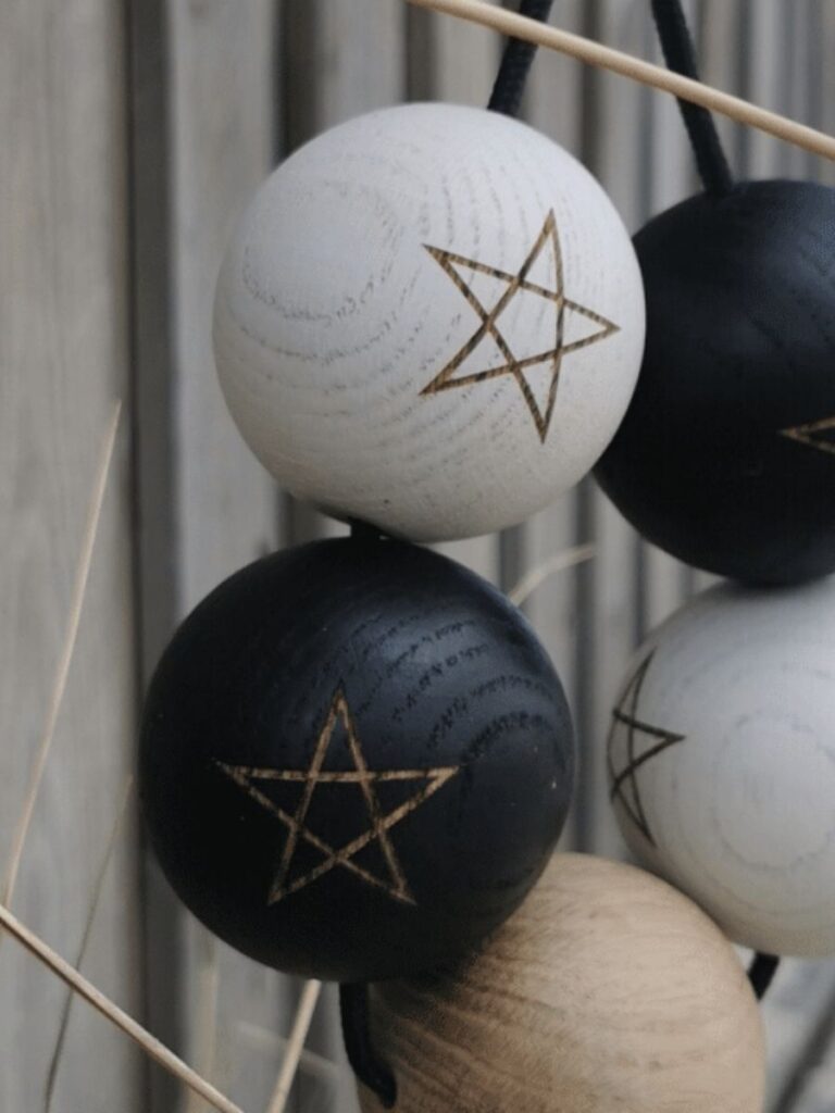 Snoren Star ball Oak ♥ Nordic By hand - Se alt tilbehør her online ...